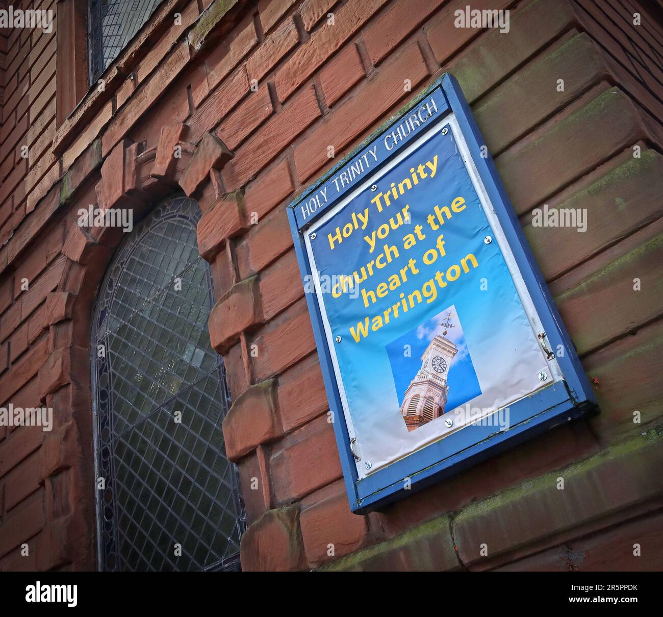 Holy trinity c of e hi-res stock photography and images - Alamy