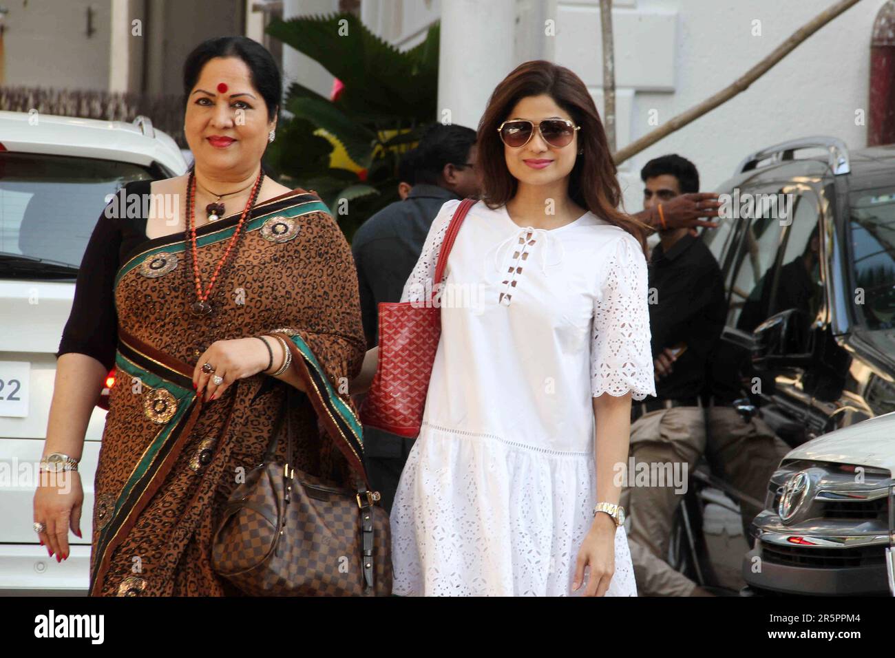 Mother india bollywood hi-res stock photography and images - Alamy