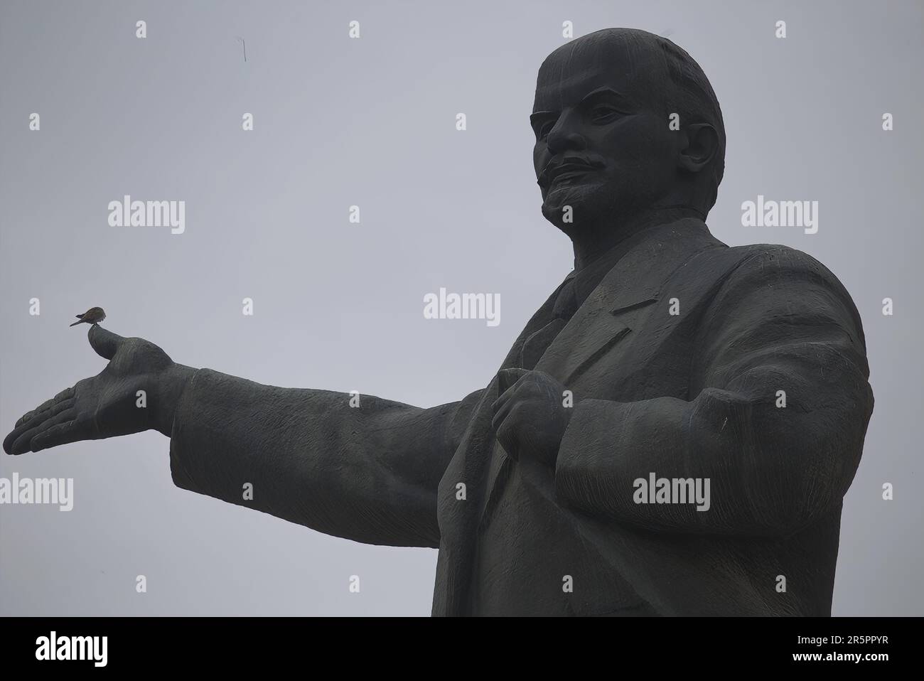 Kyrgyzstan osh statue lenin hi-res stock photography and images - Alamy