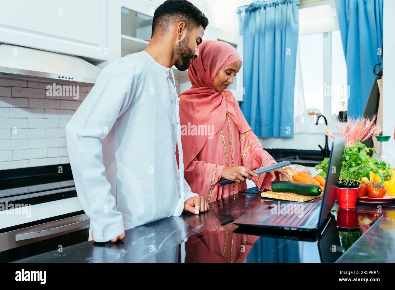 Emirati family meal hi-res stock photography and images - Alamy