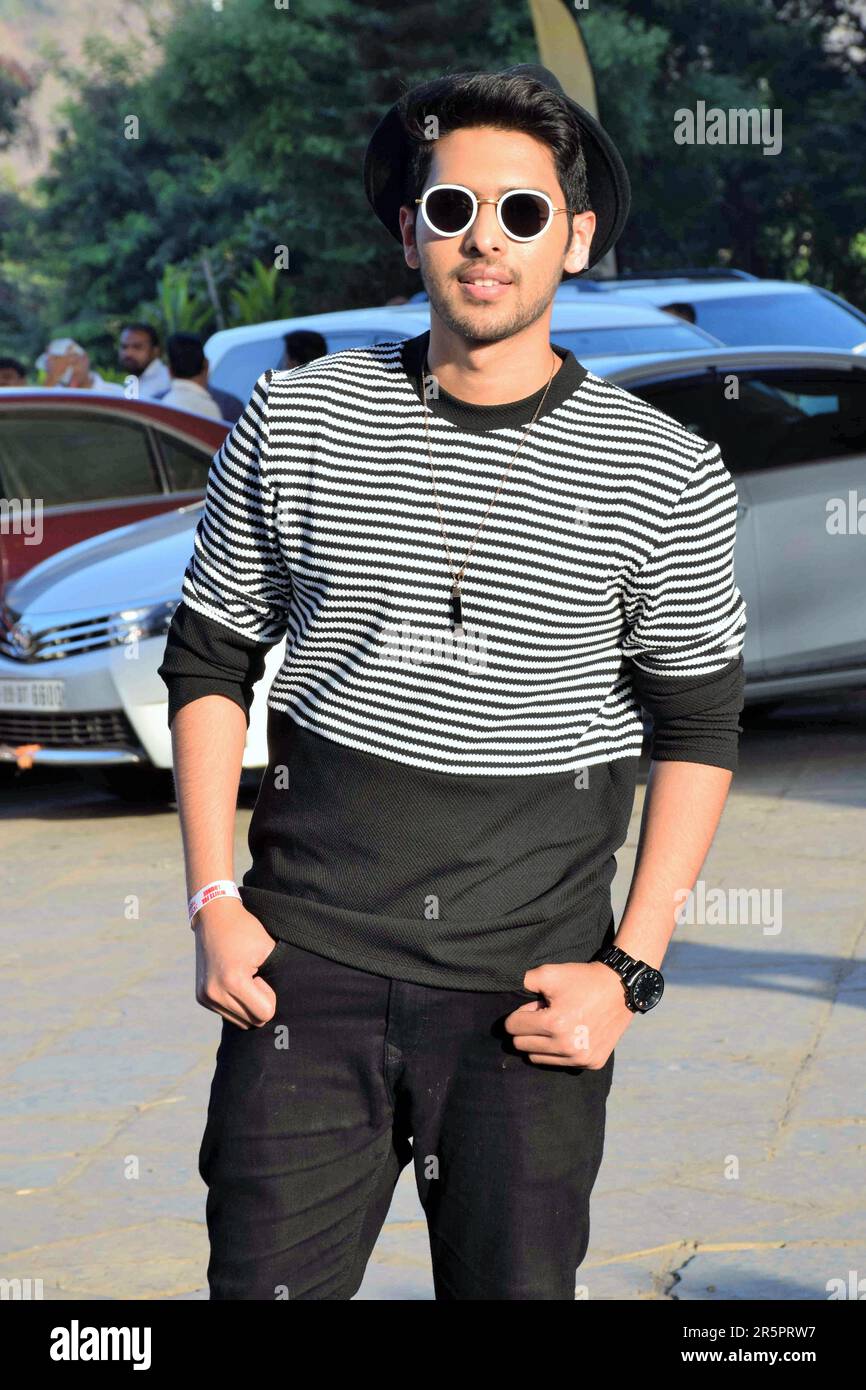 Bollywood celebrity red carpet hi-res stock photography and images - Alamy