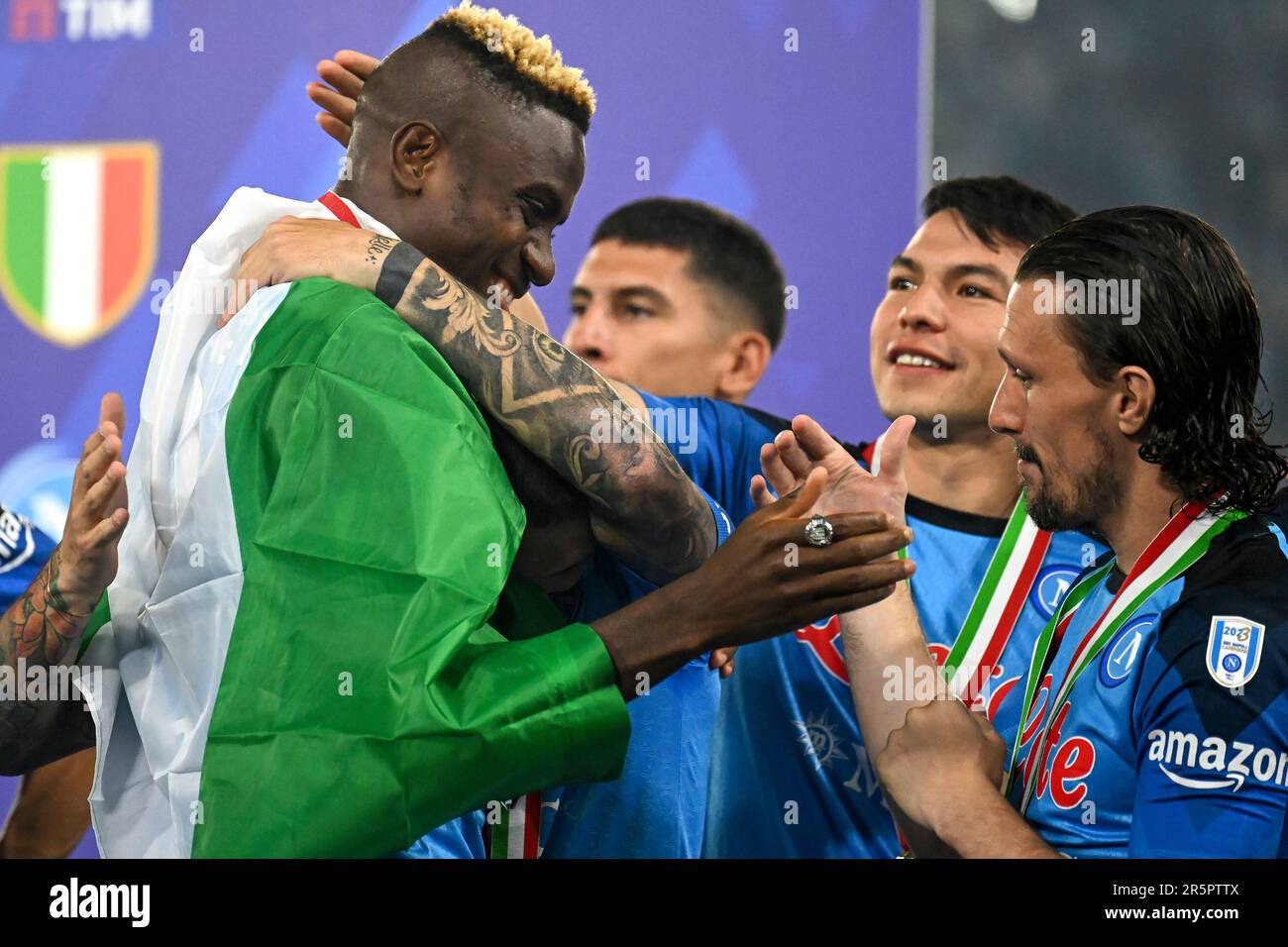 Victor Osimhen, Hirving Lozano and Mario Rui of SSC Napoli celebrate ...
