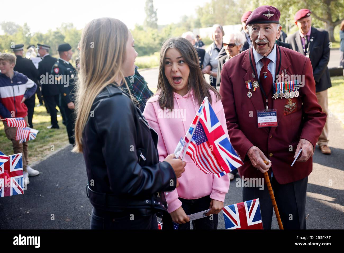 Britain' s Tom Schaffer, right, of the 13th Battalion parachute ...