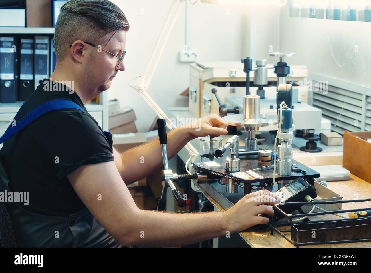 Lab workflow hi-res stock photography and images - Alamy