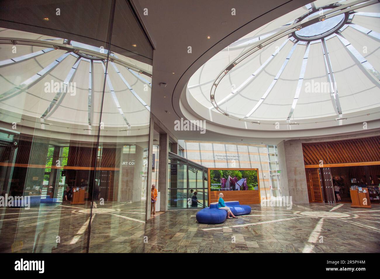 Crystal bridges hi-res stock photography and images - Alamy