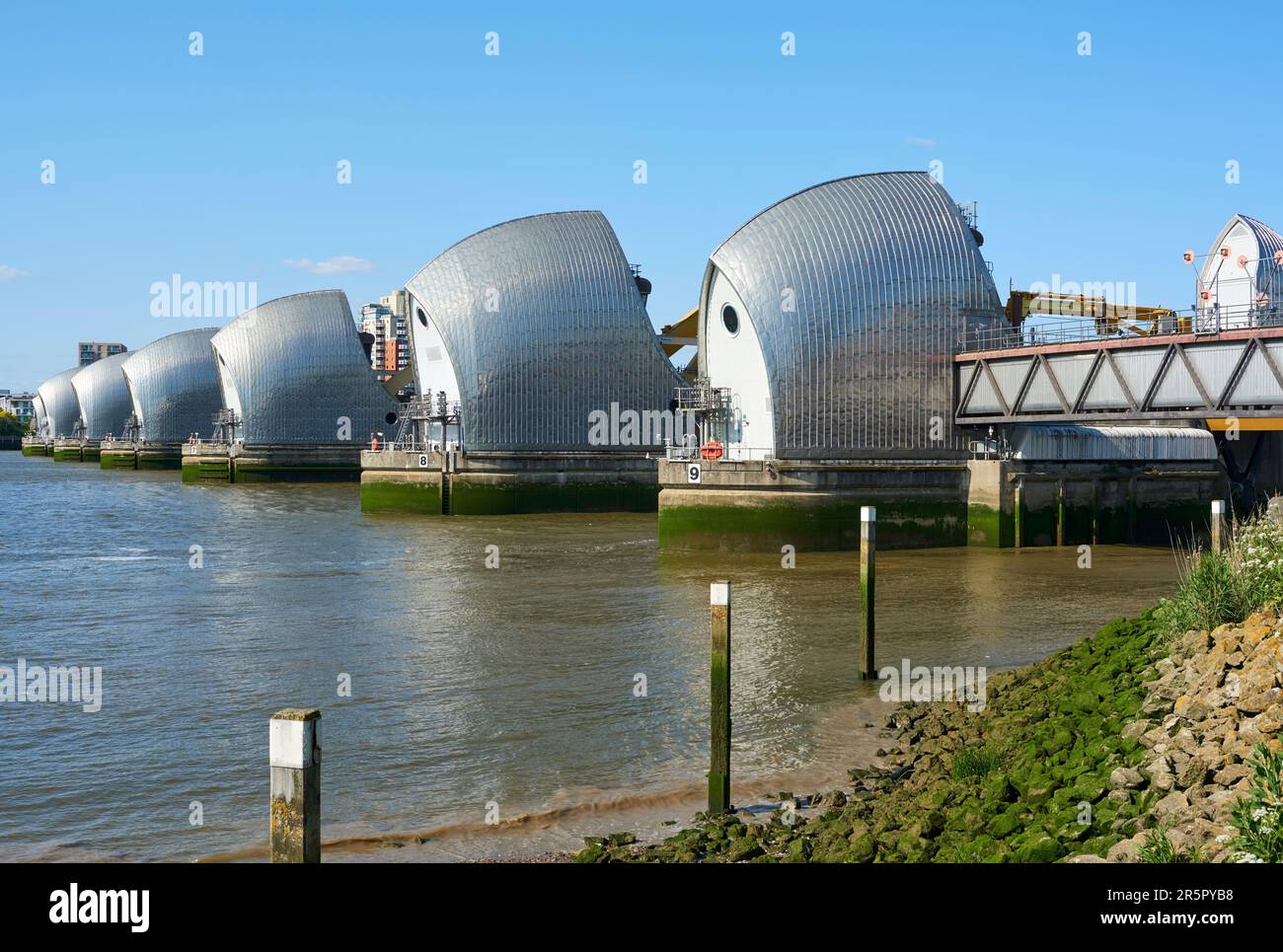 Flood gates hi-res stock photography and images - Alamy