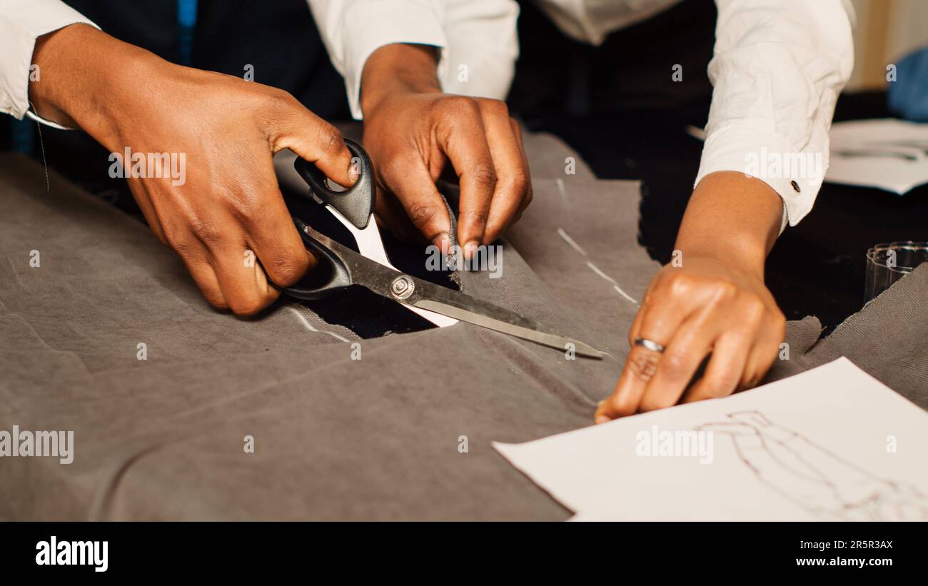 Team tailors cutting material hi-res stock photography and images - Alamy