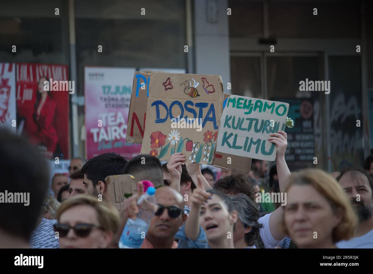 Protests in Belgrade with slogans against the government and its ...