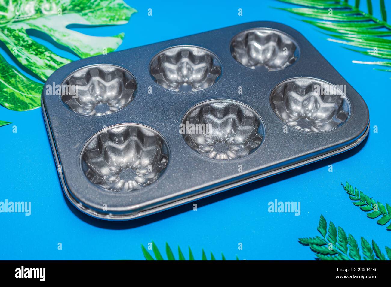 The Non-Stick Cake Mold Pan is a must-have for every baking enthusiast ...