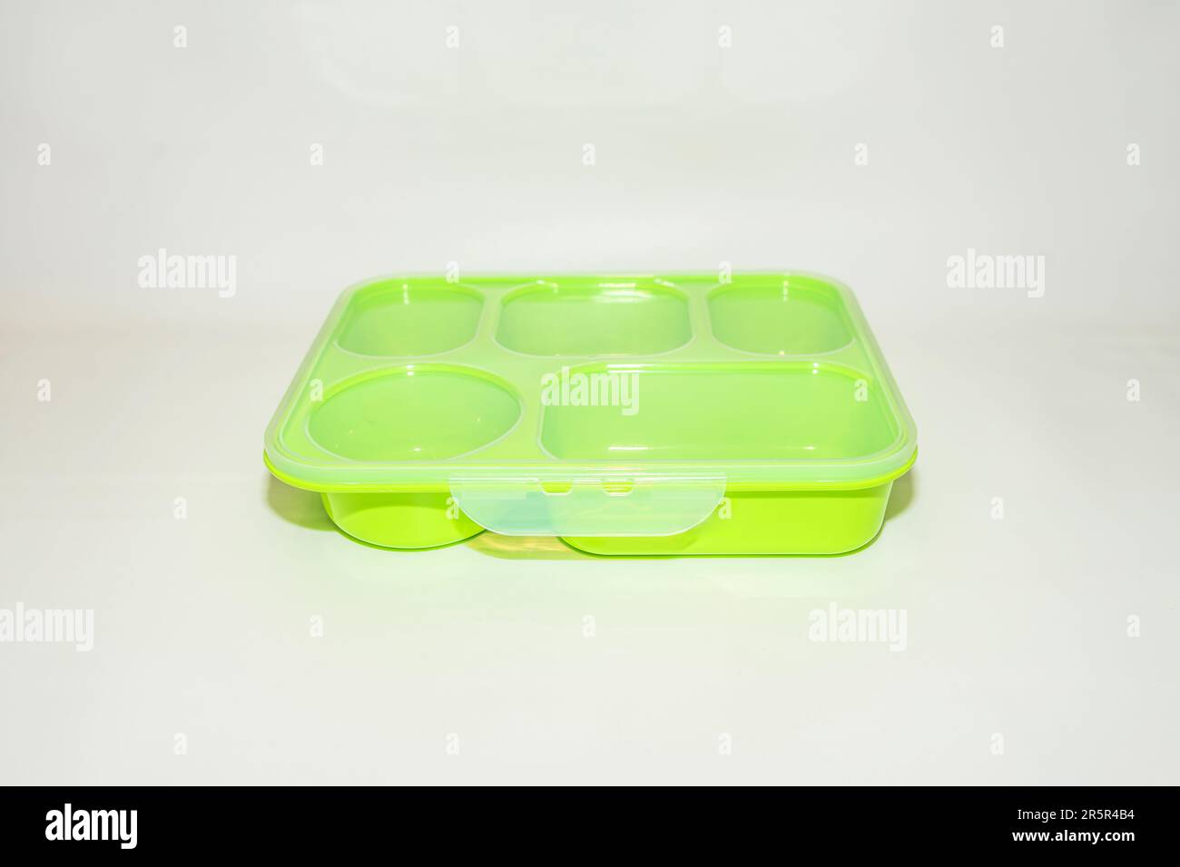 The Green Plastic Lunch Box is a convenient and practical meal storage ...