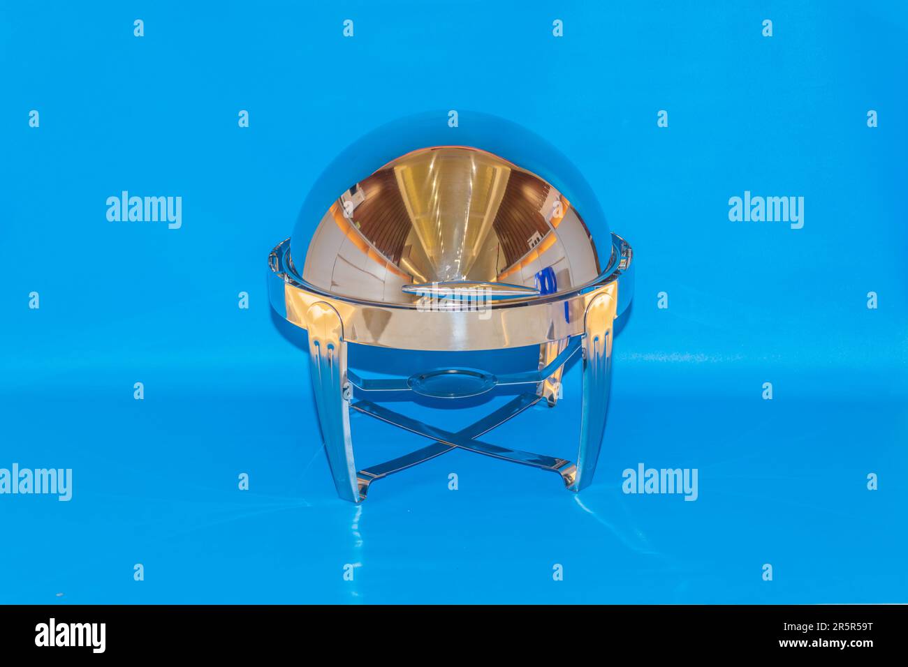 The Stainless Steel Buffet Soup Tureen is a sophisticated and practical ...