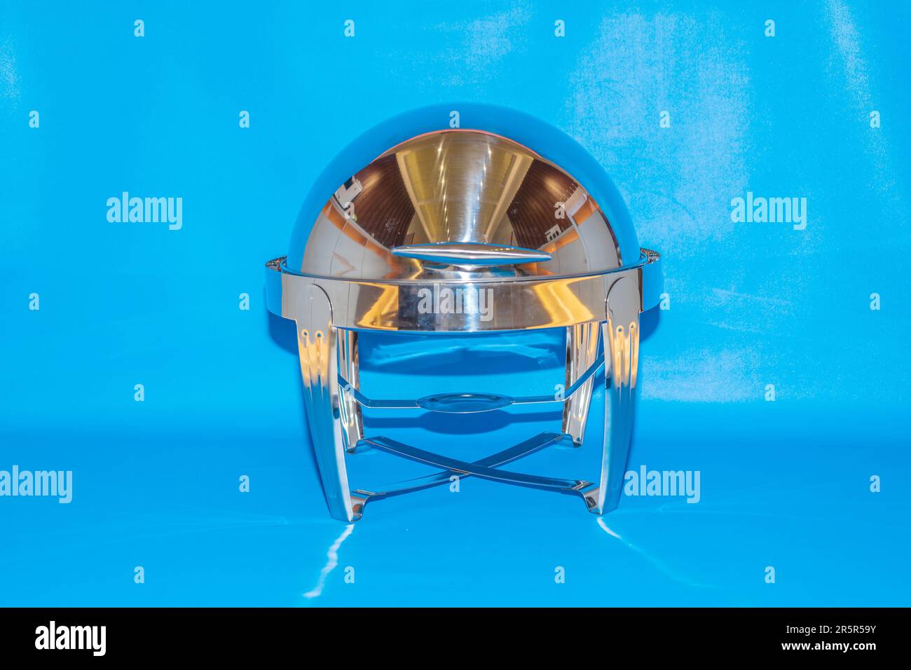 The Stainless Steel Buffet Soup Tureen is a sophisticated and practical ...