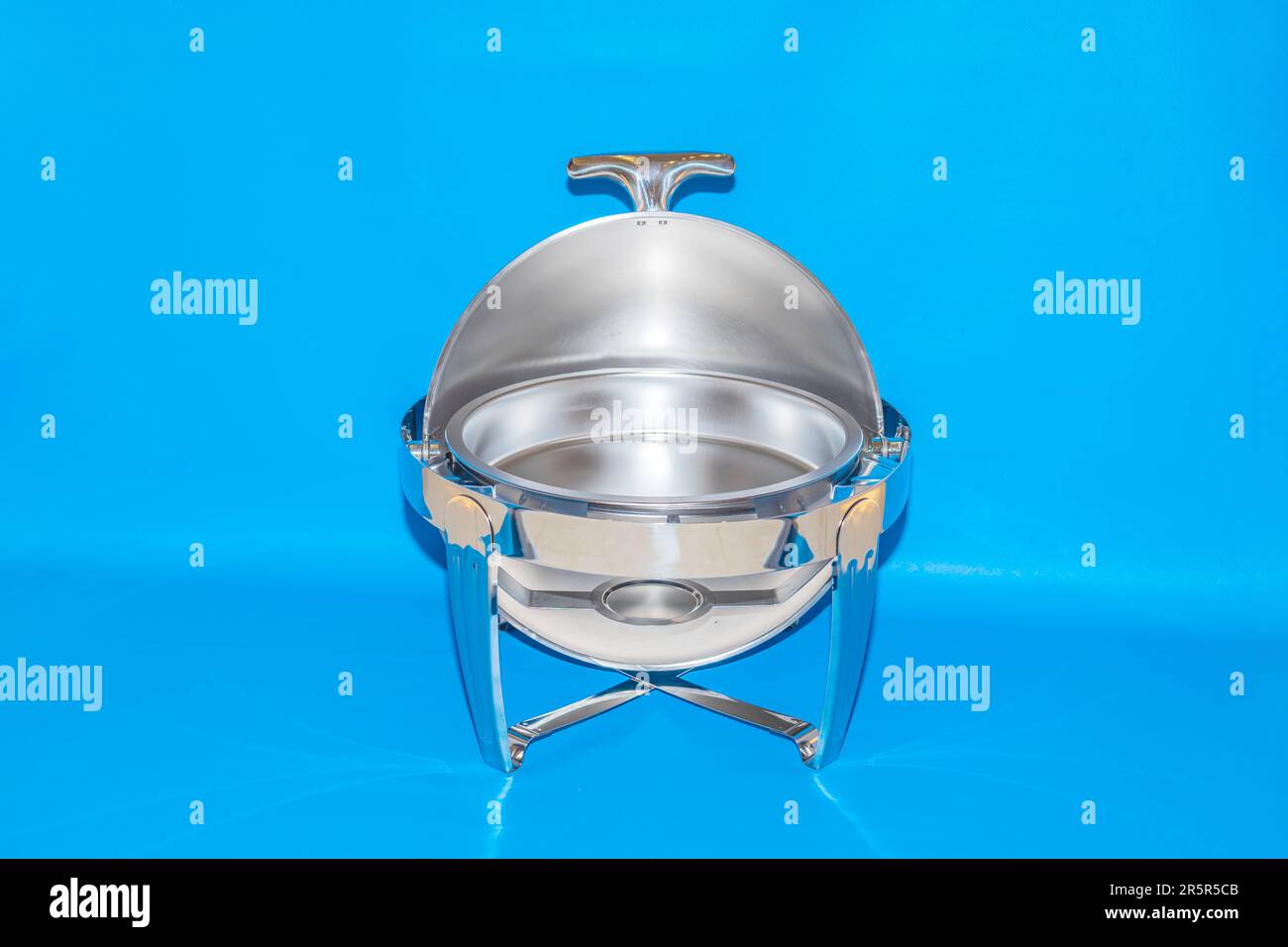 The Stainless Steel Buffet Soup Tureen is a sophisticated and practical ...