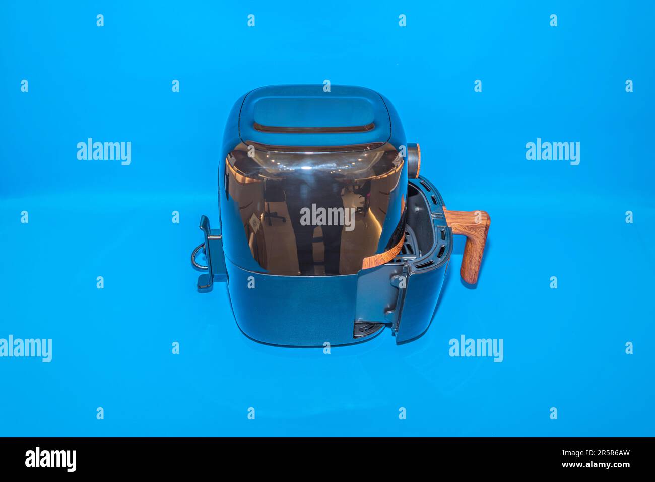 The Black Air Fryer with Wooden Handle Design offers a combination of ...