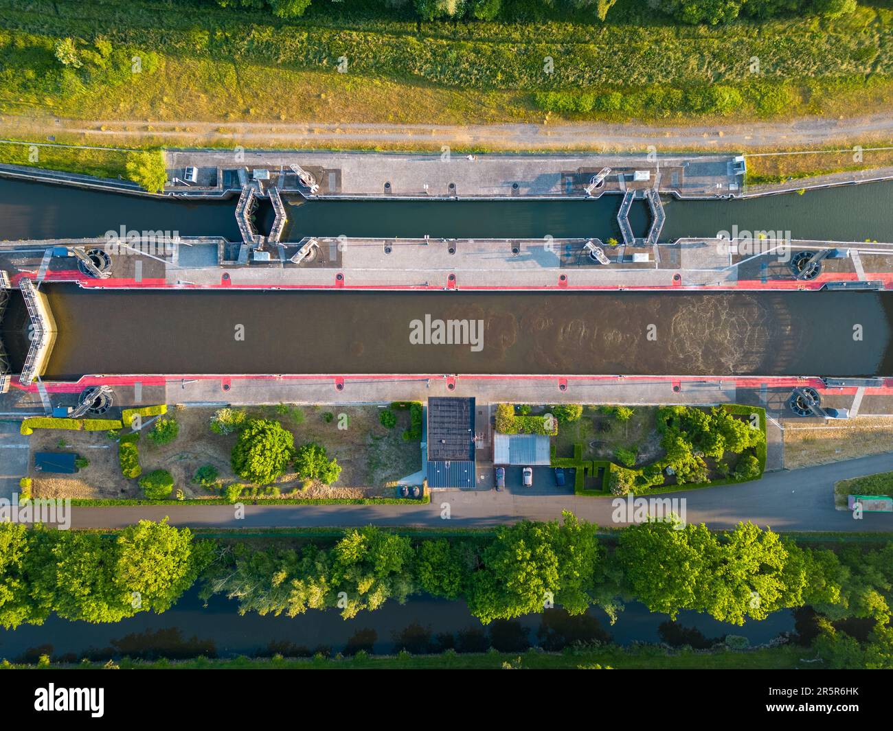 Top down ship hi-res stock photography and images - Alamy