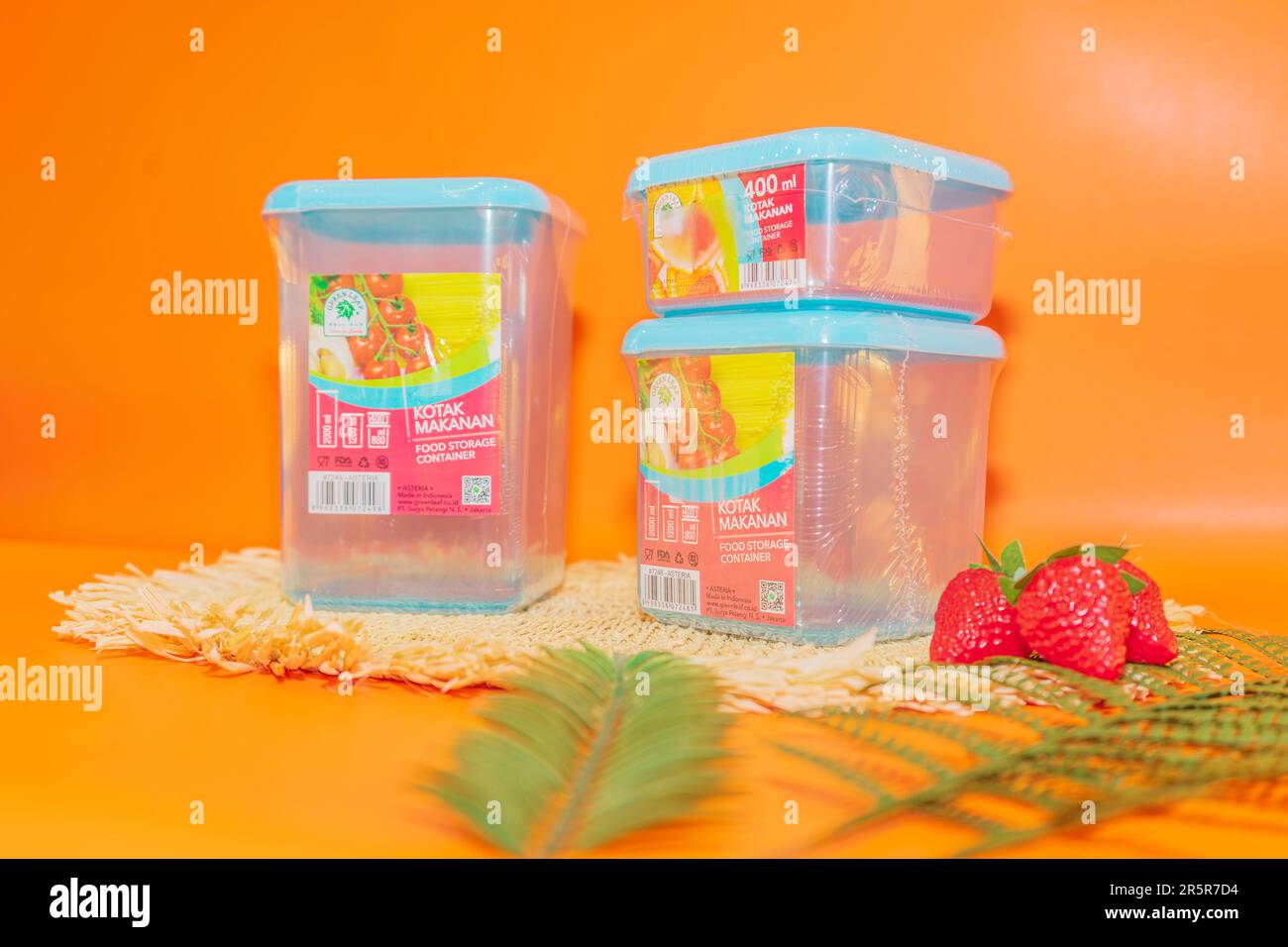 The Blue Plastic Square Container Set with Lids is a versatile and ...