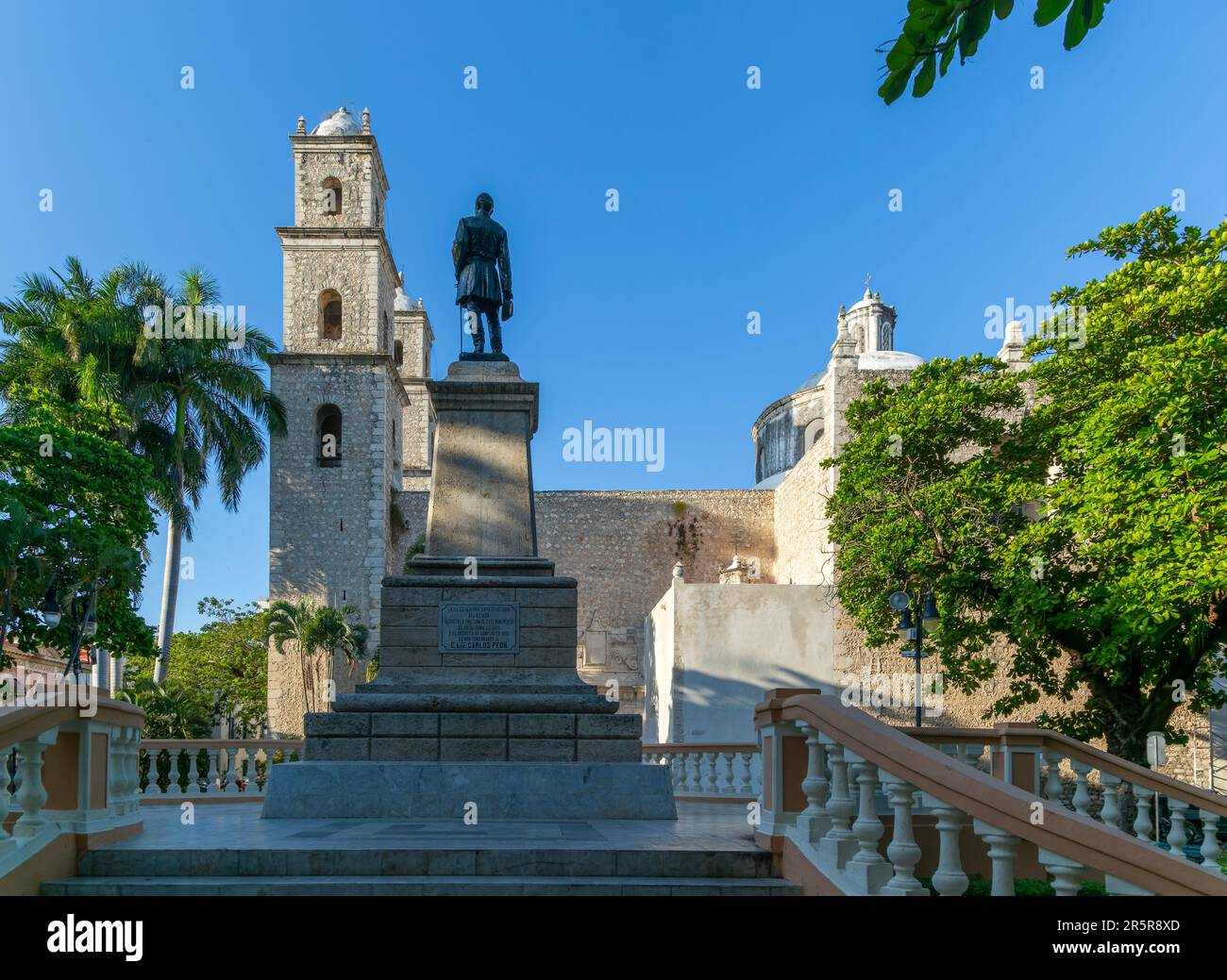 Statue of General Manuel Cepeda Peraza, church of Iglesia de Jesus ...