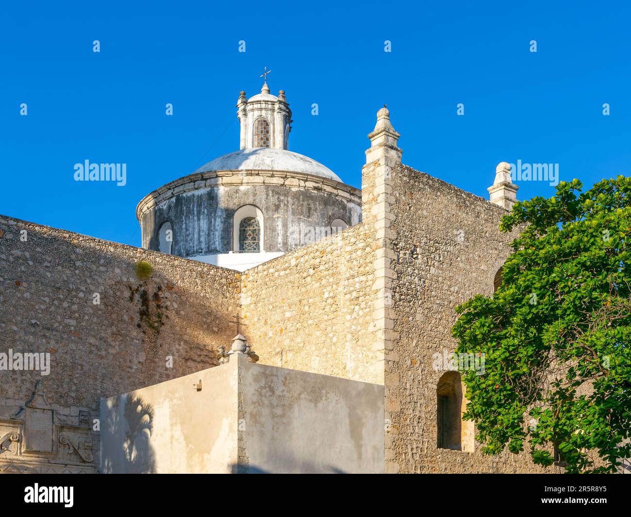 Church dome Spanish colonial architecture, Iglesia de Jesus, Merida ...