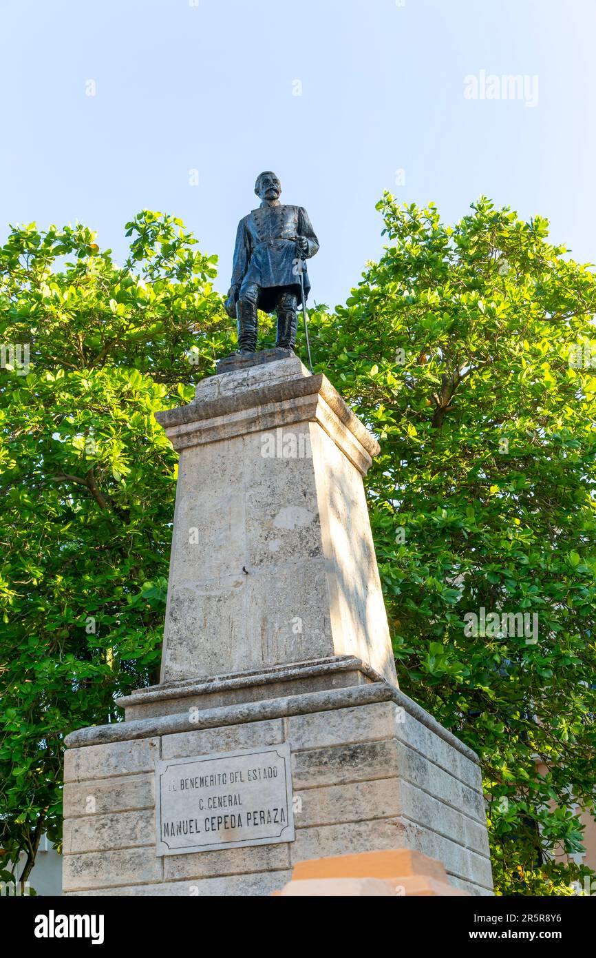 Statue of General Manuel Cepeda Peraza, Parque Hidalgo, Merida, Yucatan ...