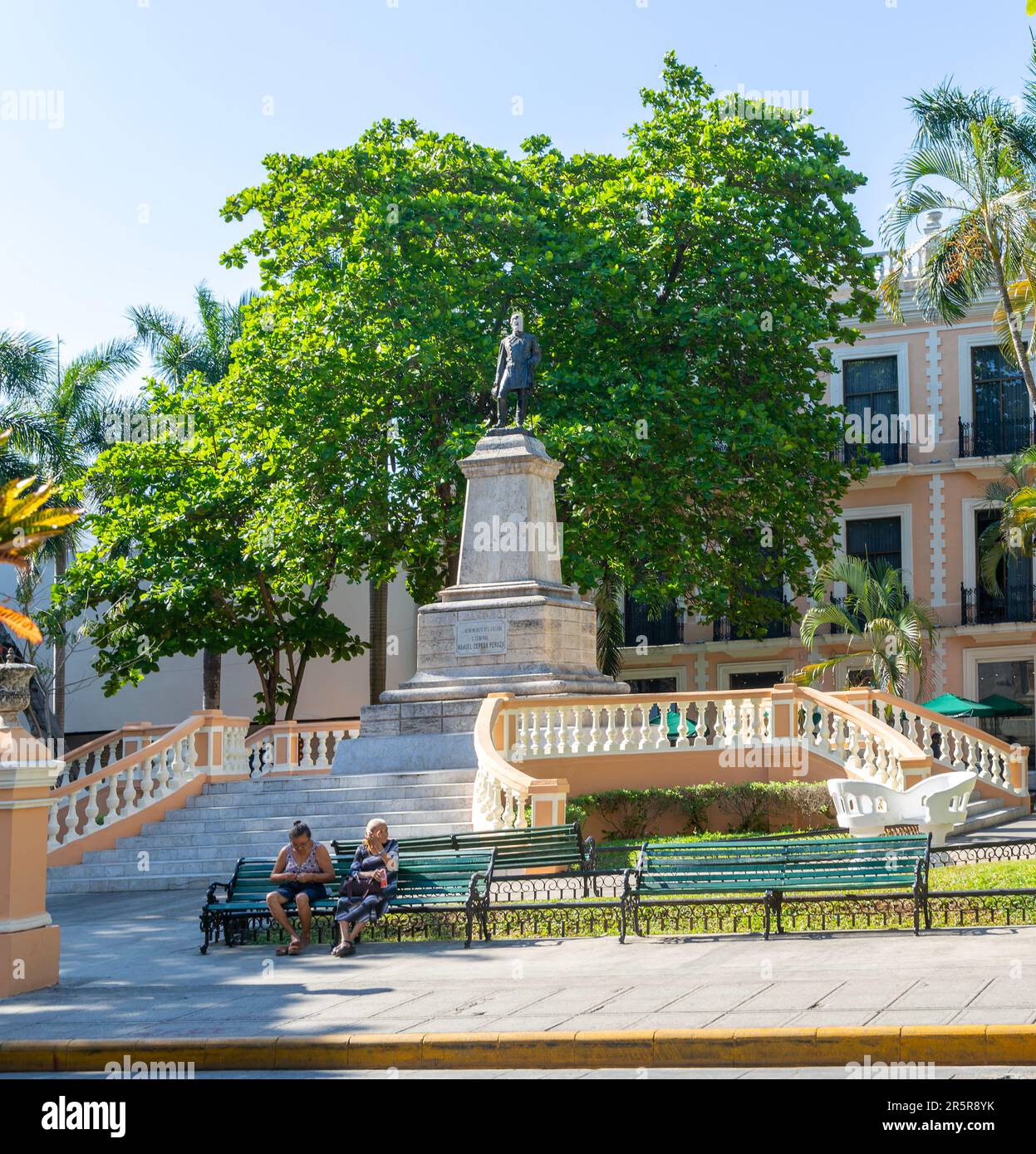 Statue of General Manuel Cepeda Peraza, Parque Hidalgo, Merida, Yucatan ...