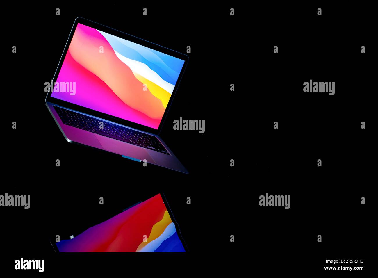Macbook pro logo hi-res stock photography and images - Alamy