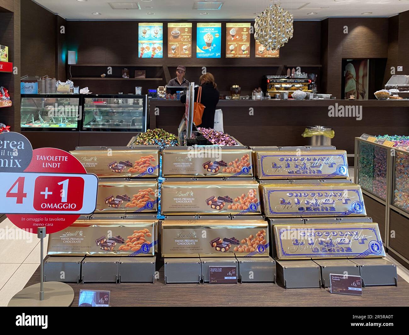 Lindt boutique hi-res stock photography and images - Alamy