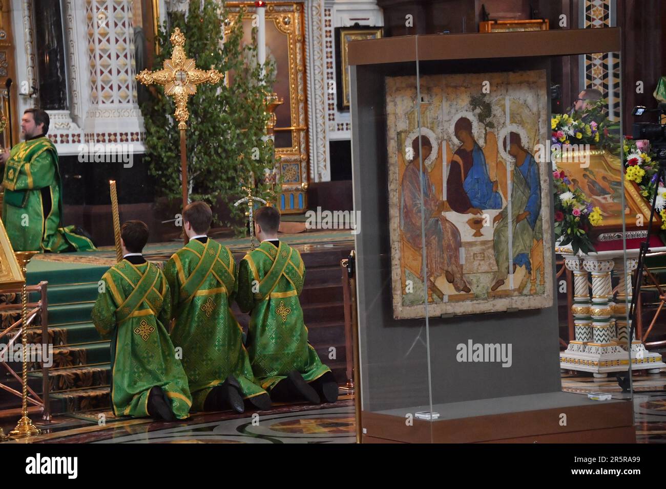 Moscow. Patriarchal service on the occasion of bringing the icon of the ... Moscow. Patriarchal service on the occasion of bringing the icon of the ...