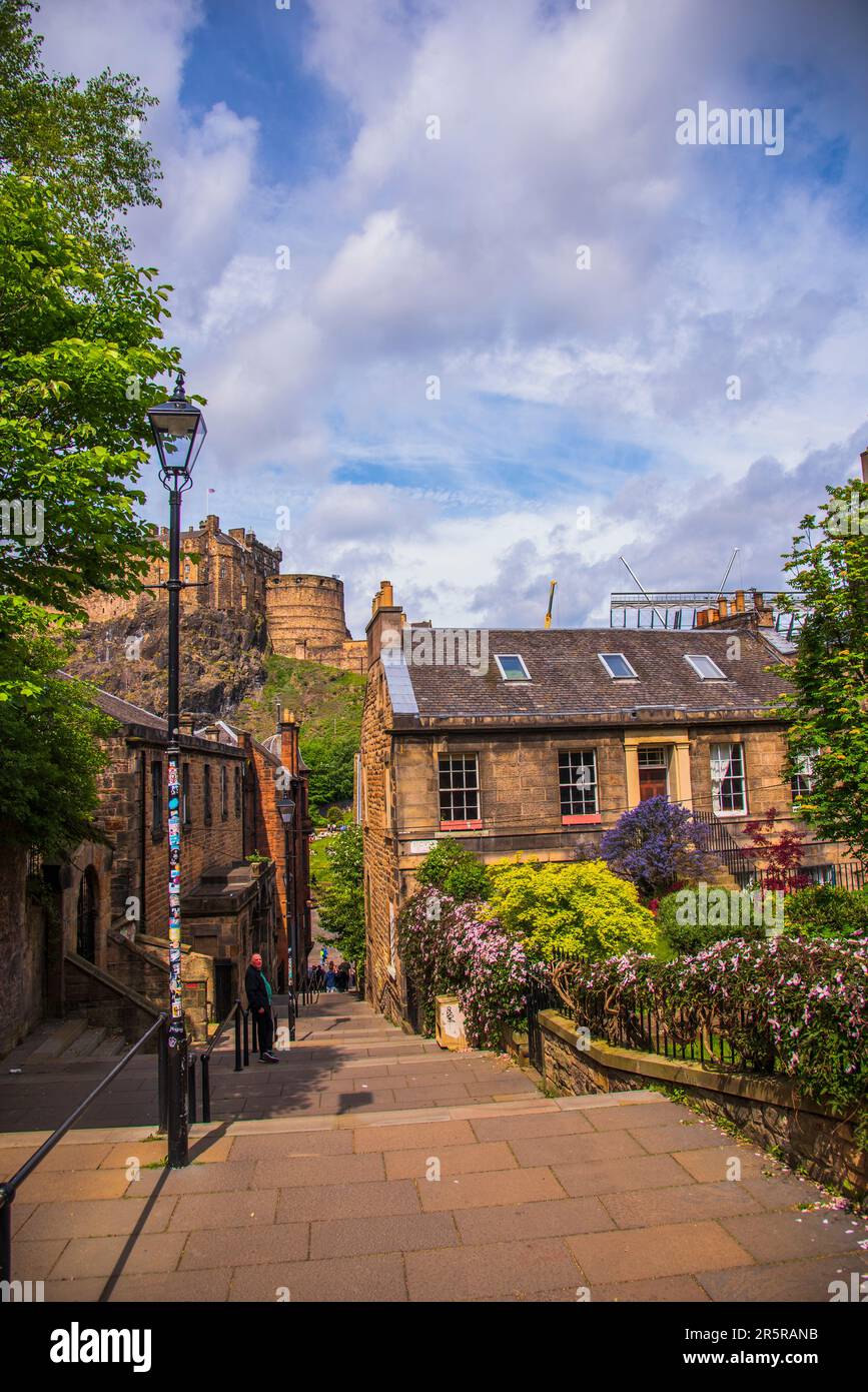 Vennel Steps with a view of Edinburgh Castle, Scotland Stock Photo - Alamy