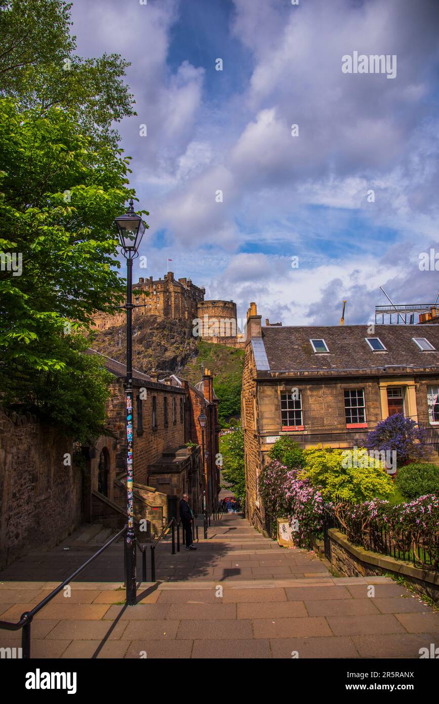 Vennel Steps with a view of Edinburgh Castle, Scotland Stock Photo - Alamy