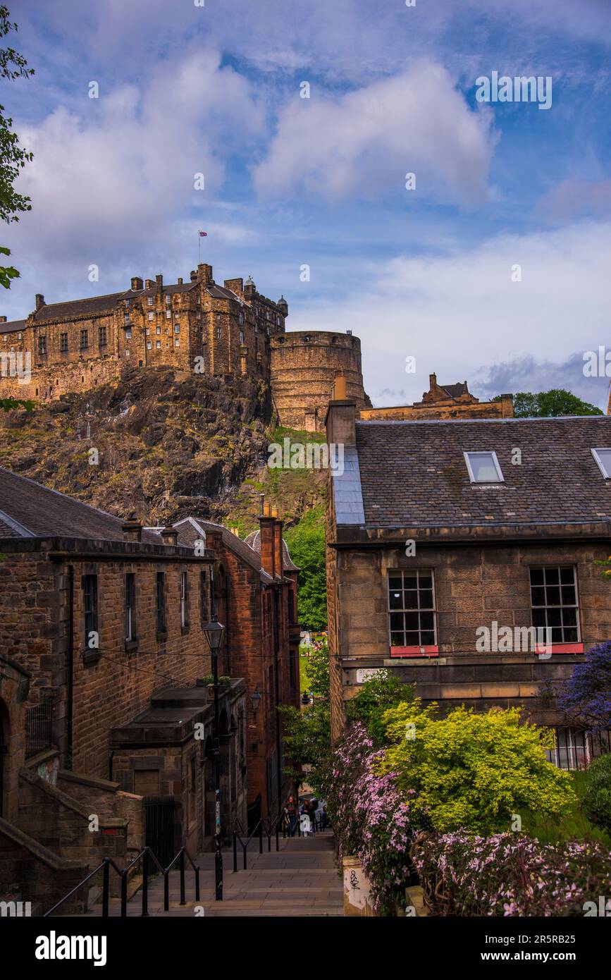 Vennel Steps with a view of Edinburgh Castle, Scotland Stock Photo - Alamy