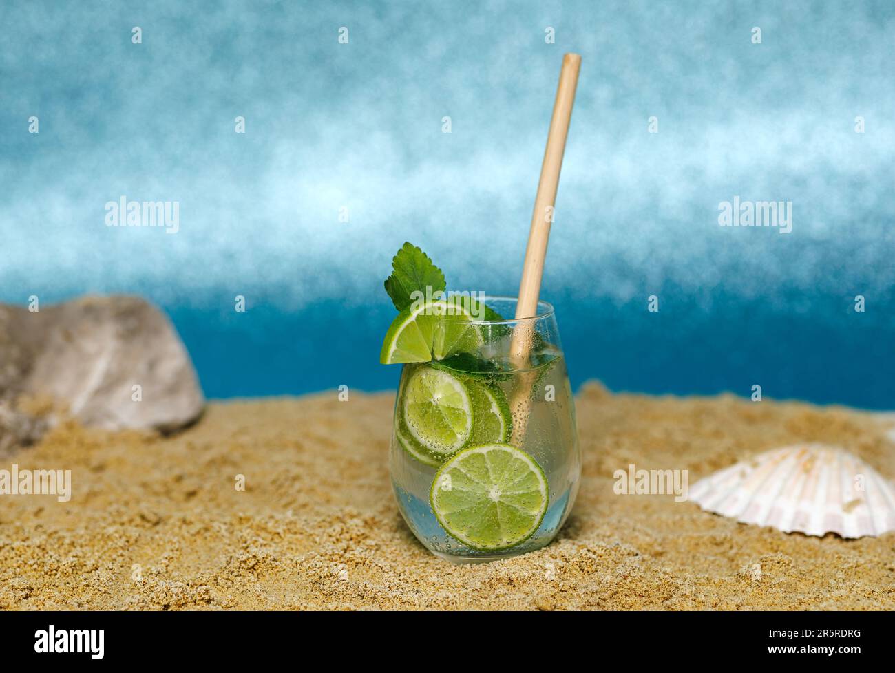 Lime grapefruit slice glass drink hi-res stock photography and images - Alamy