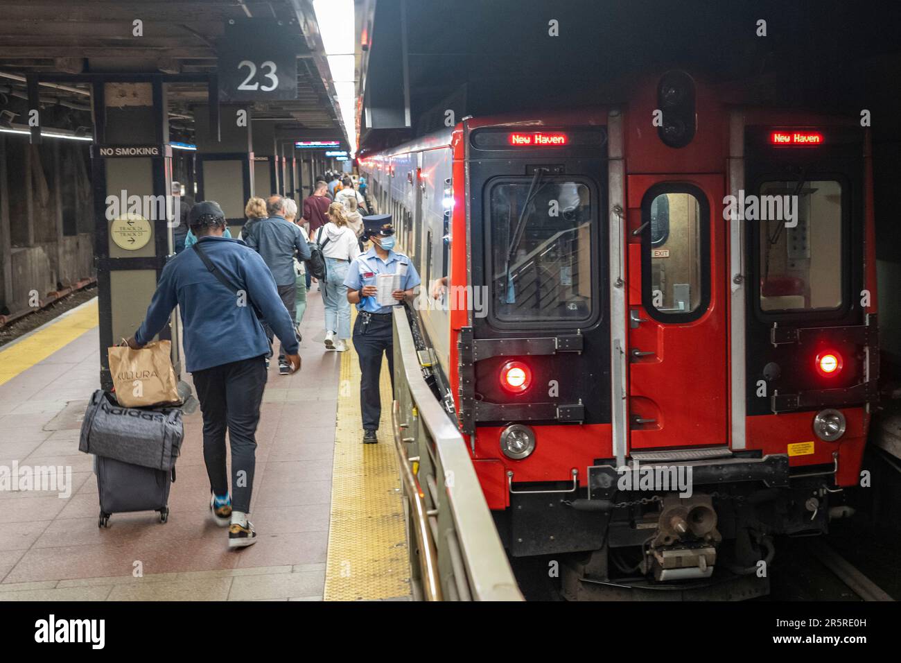Mta metro north railroad grand central hi-res stock photography and ...