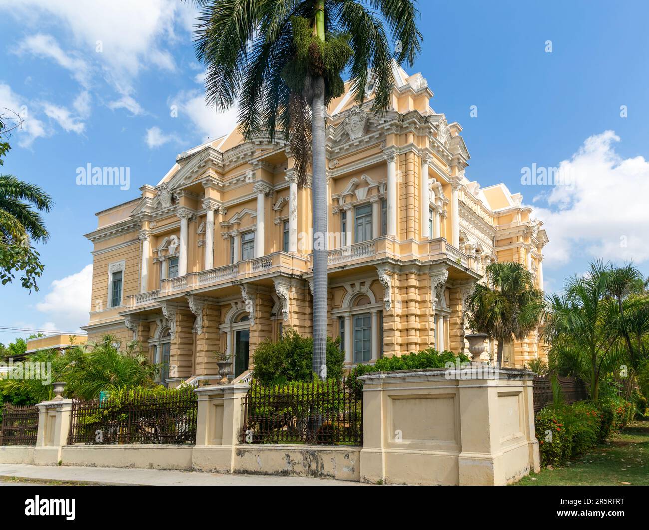 Downtown merida mexico hi-res stock photography and images - Alamy