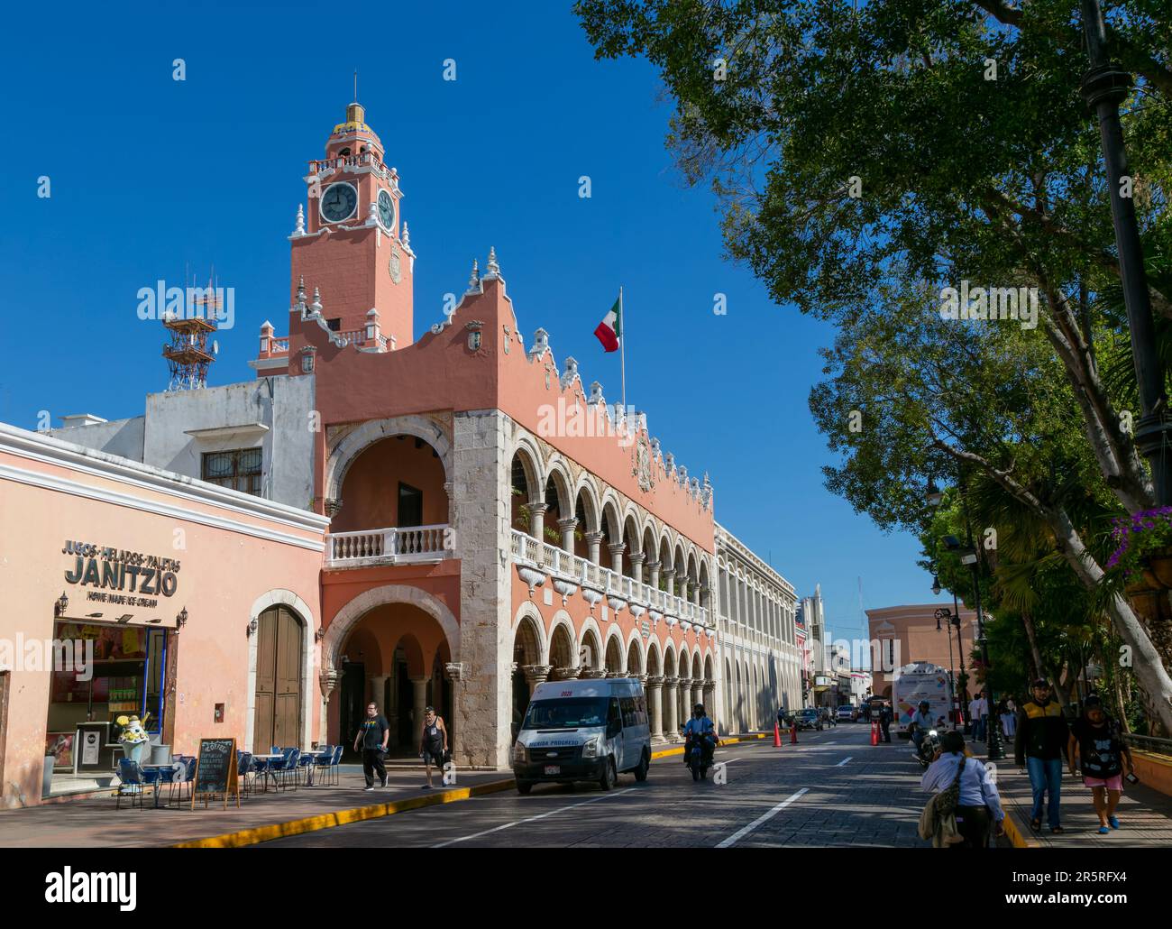 Colonial architecture, Municipal Palace, Palacio Municipal, Merida ...