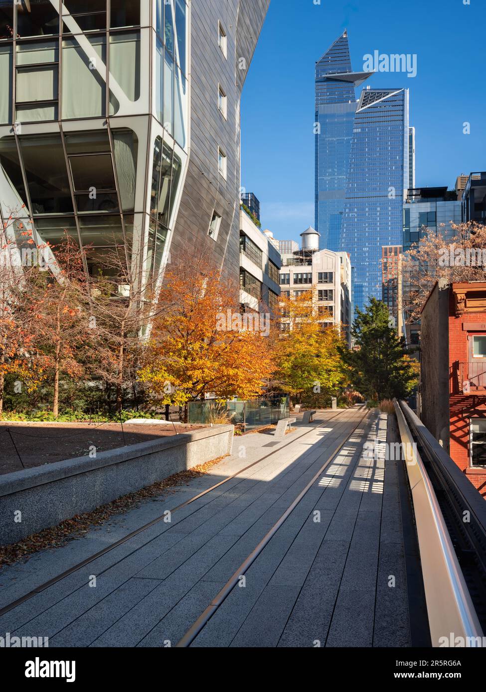 The High Line promenade with Hudson Yards skyscrapers in autumn ...