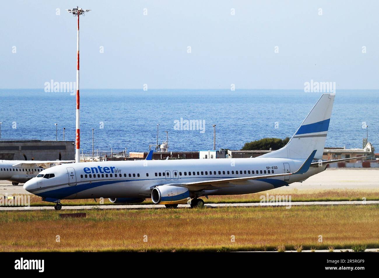 ENTER AIR NEW ROUTES TO AND FROM SICILY in the photo a Boeing 737-8AS ...