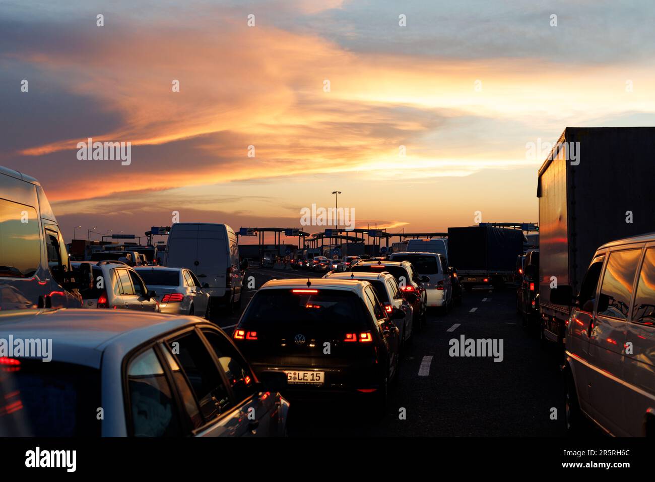 traffic jam at the border crossing point between the countries Stock ...