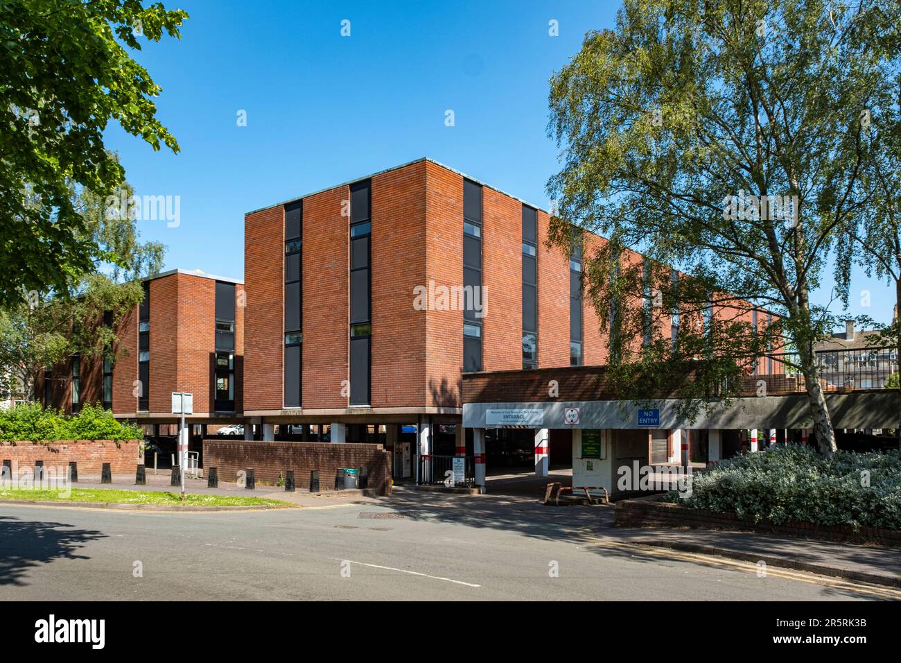 Crewe library building hi-res stock photography and images - Alamy