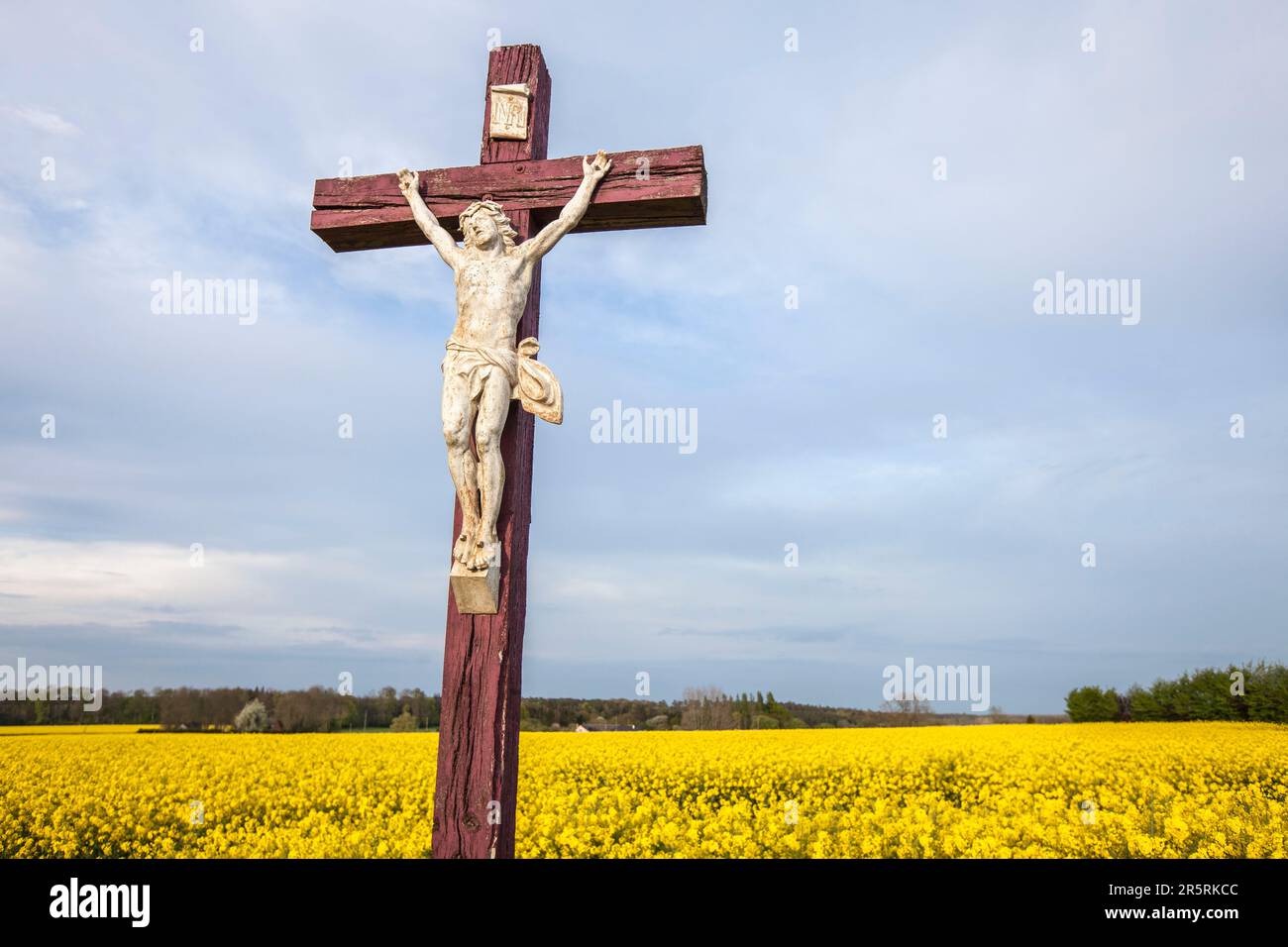Jesus christ cross crucifix field hi-res stock photography and images ...