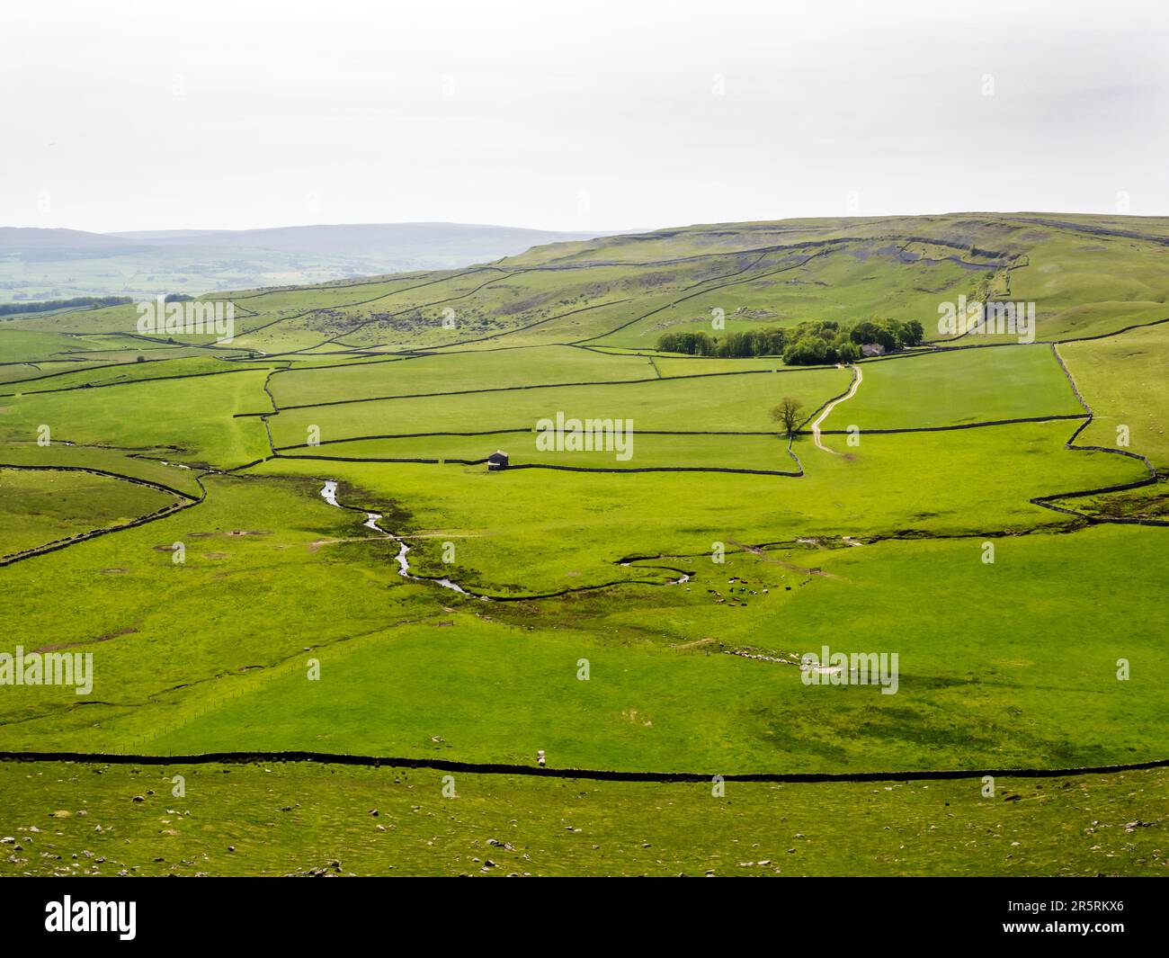 Crummackdale hi-res stock photography and images - Alamy