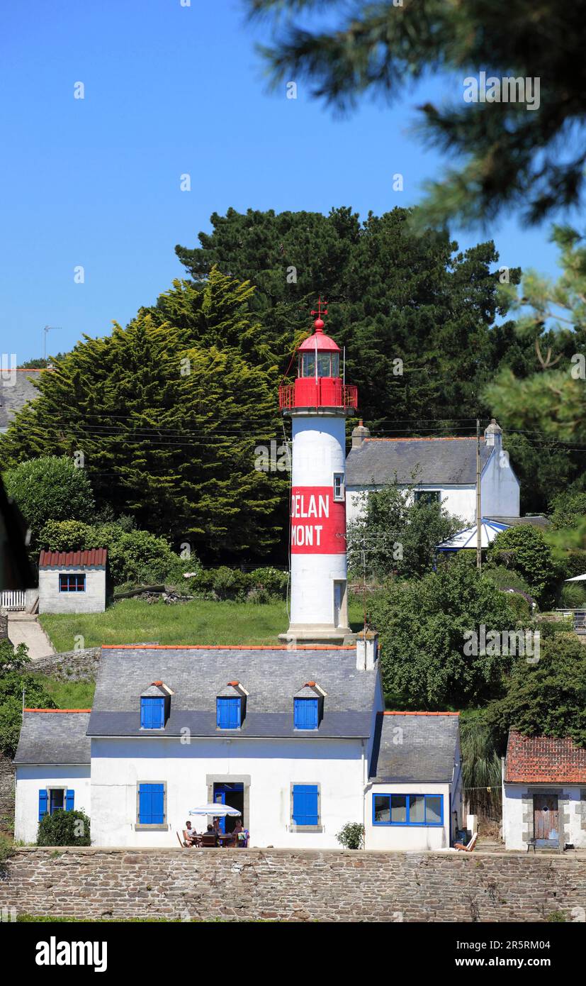 France, Finistere, Clohars Carnoet, the lighthouse upstream of Doelan ...