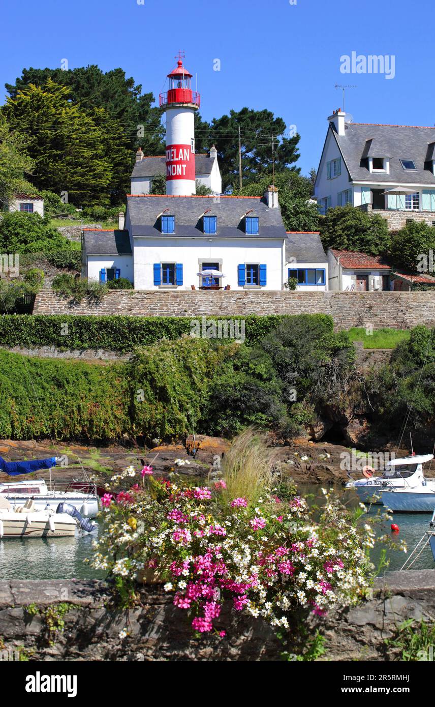 France, Finistere, Clohars Carnoet, the lighthouse upstream of Doelan ...