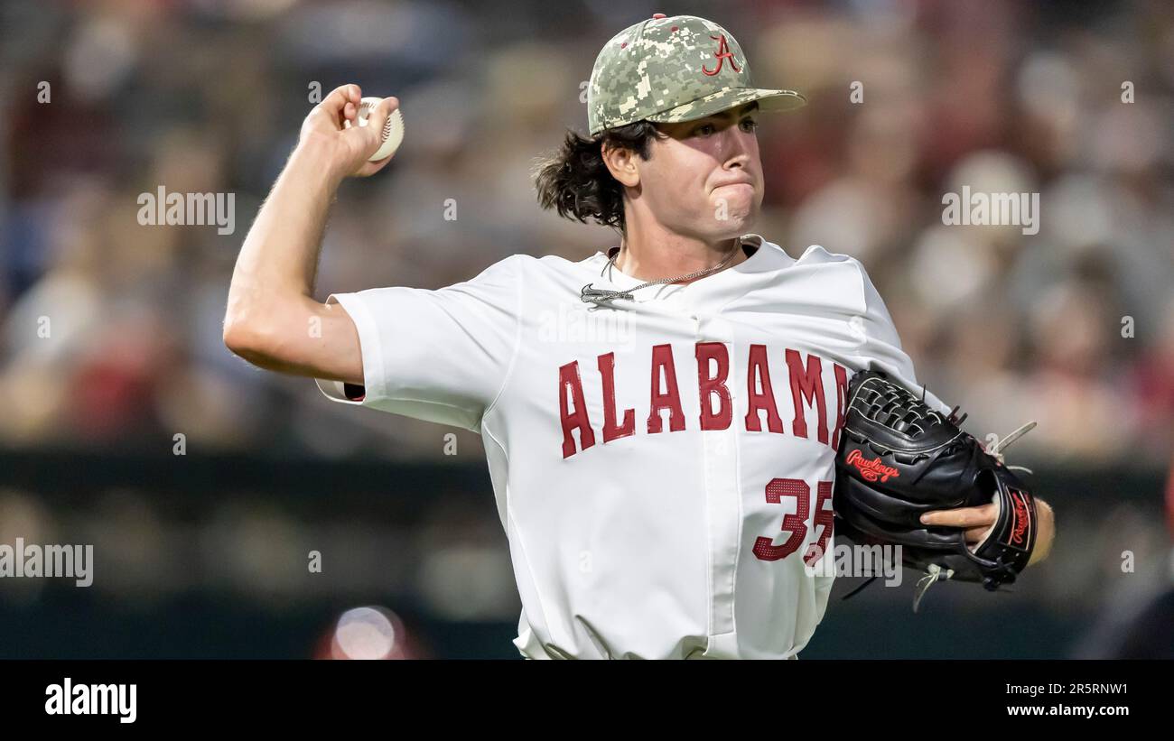 Alabama pitcher Luke Holman (35) during an NCAA baseball game on Friday ...