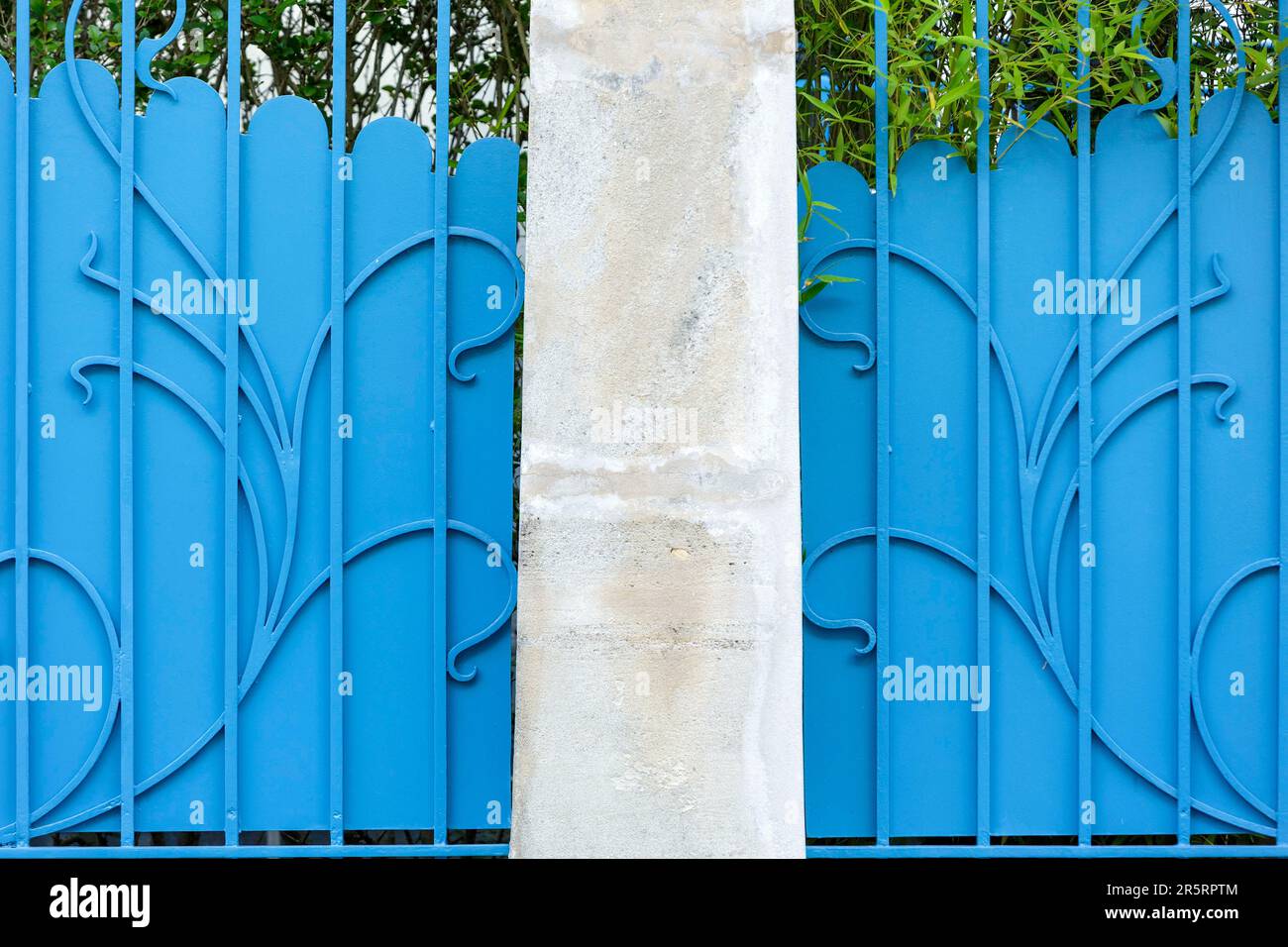 Types of fence hi-res stock photography and images - Alamy