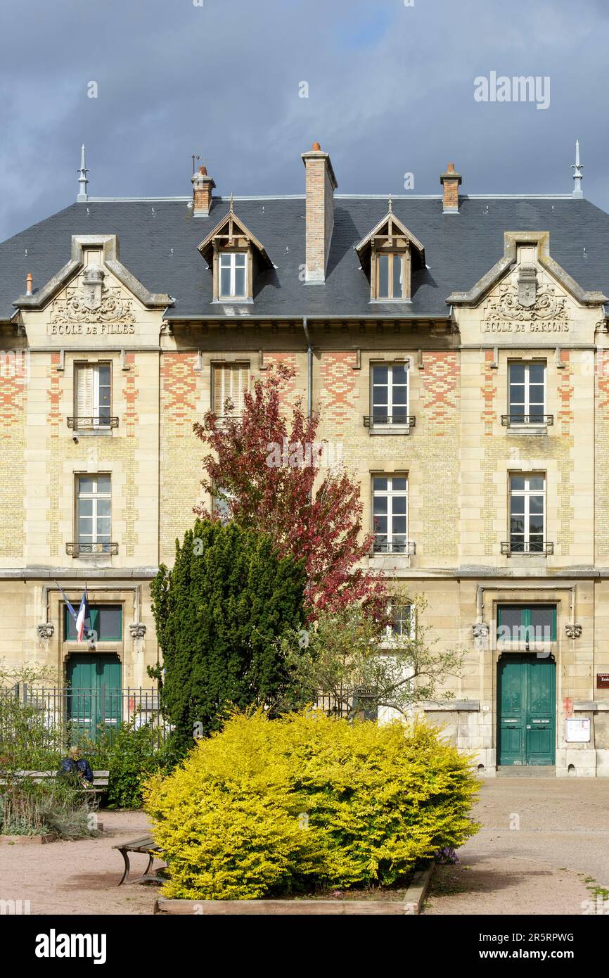 France, Meurthe et Moselle, Nancy, facade of the Charlemagne school ...