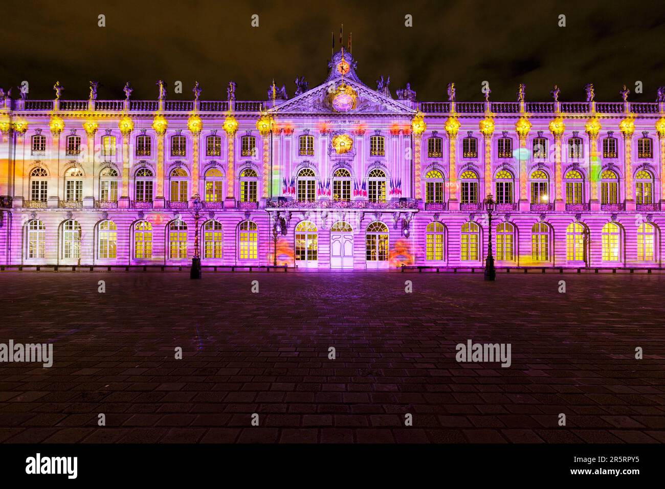 Built to last clock building hi-res stock photography and images - Alamy