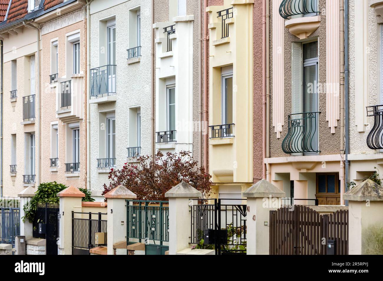 France, Meurthe et Moselle, Nancy, row of facades of houses in Art Deco ...