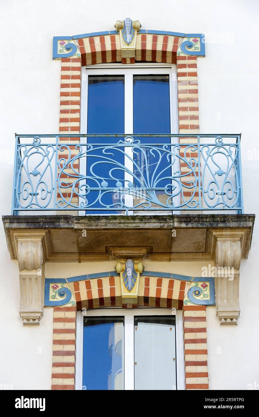 France, Meurthe et Moselle, Nancy, detail of the facade of an apartment ...