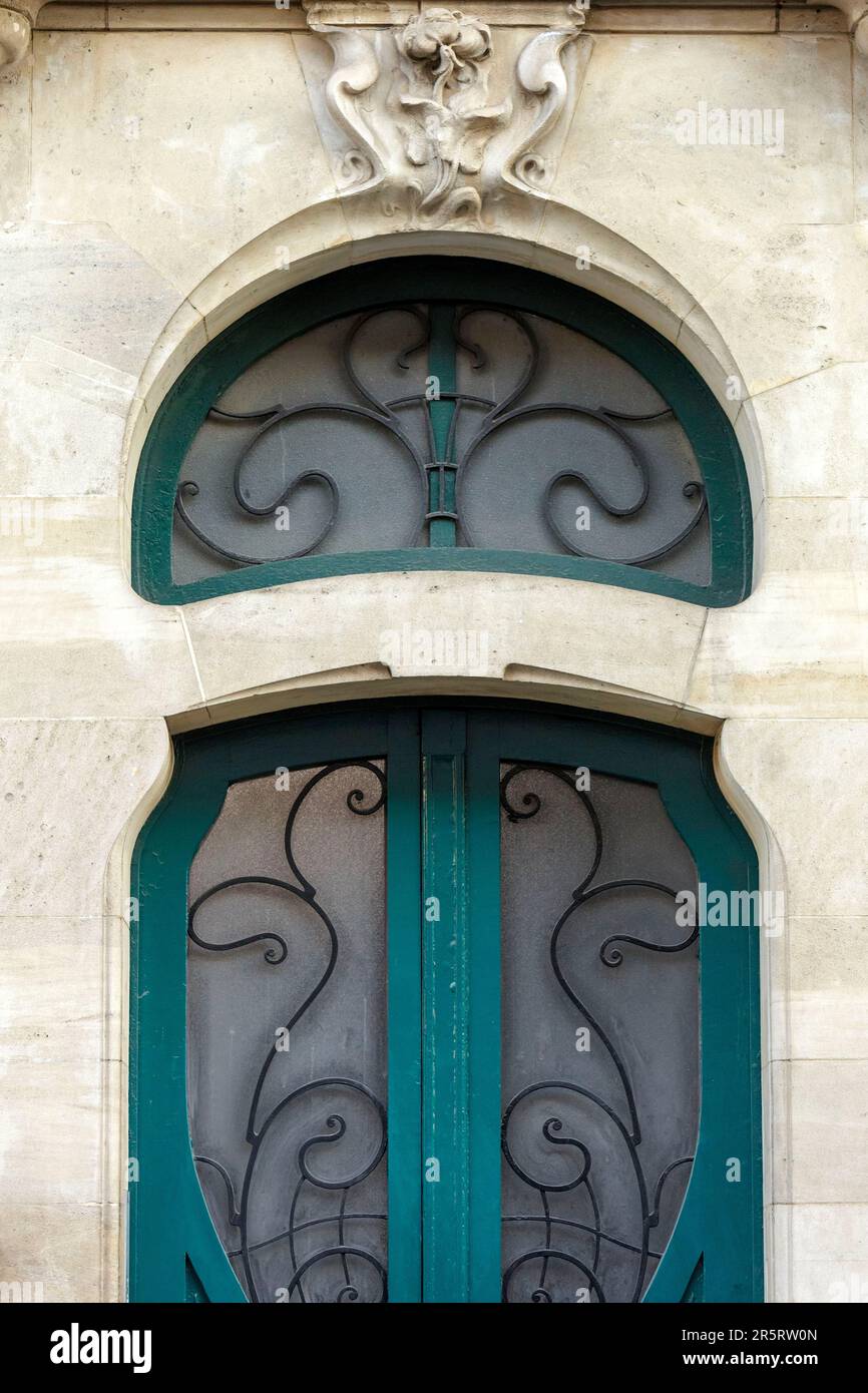 France, Meurthe et Moselle, Nancy, doorway and facade of the apartment ...