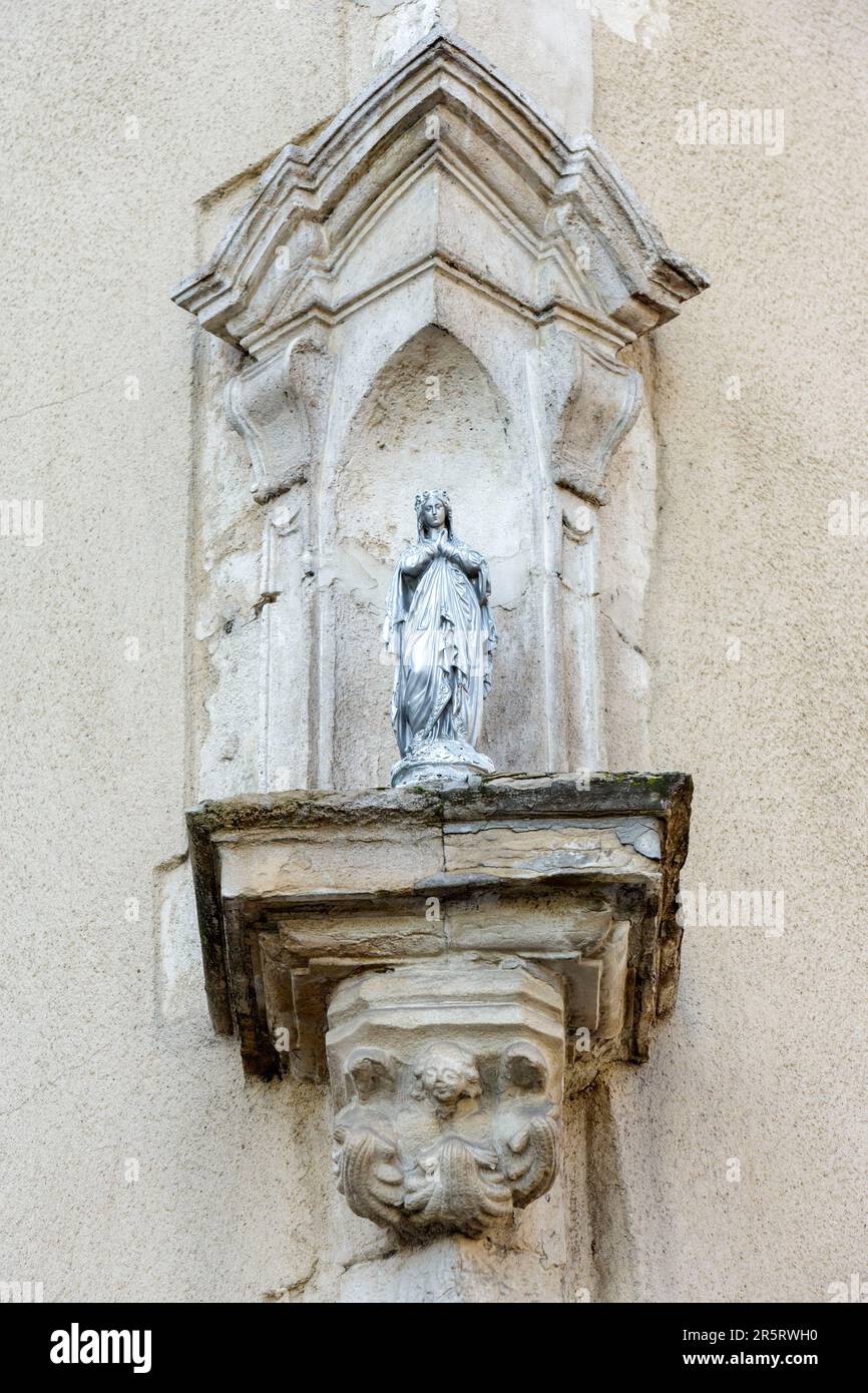France, Meurthe et Moselle, Nancy, statue of Virgin Mary on the facade ...